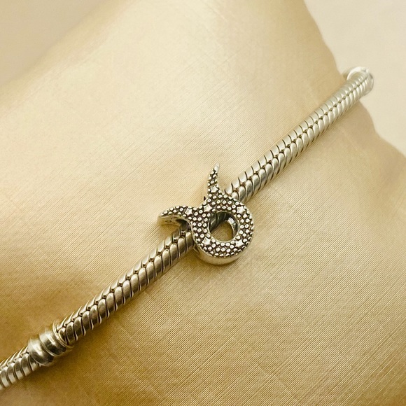 Pandora | Jewelry | Euc Pandora 79848c1 Sterling Silver Sparkling ...